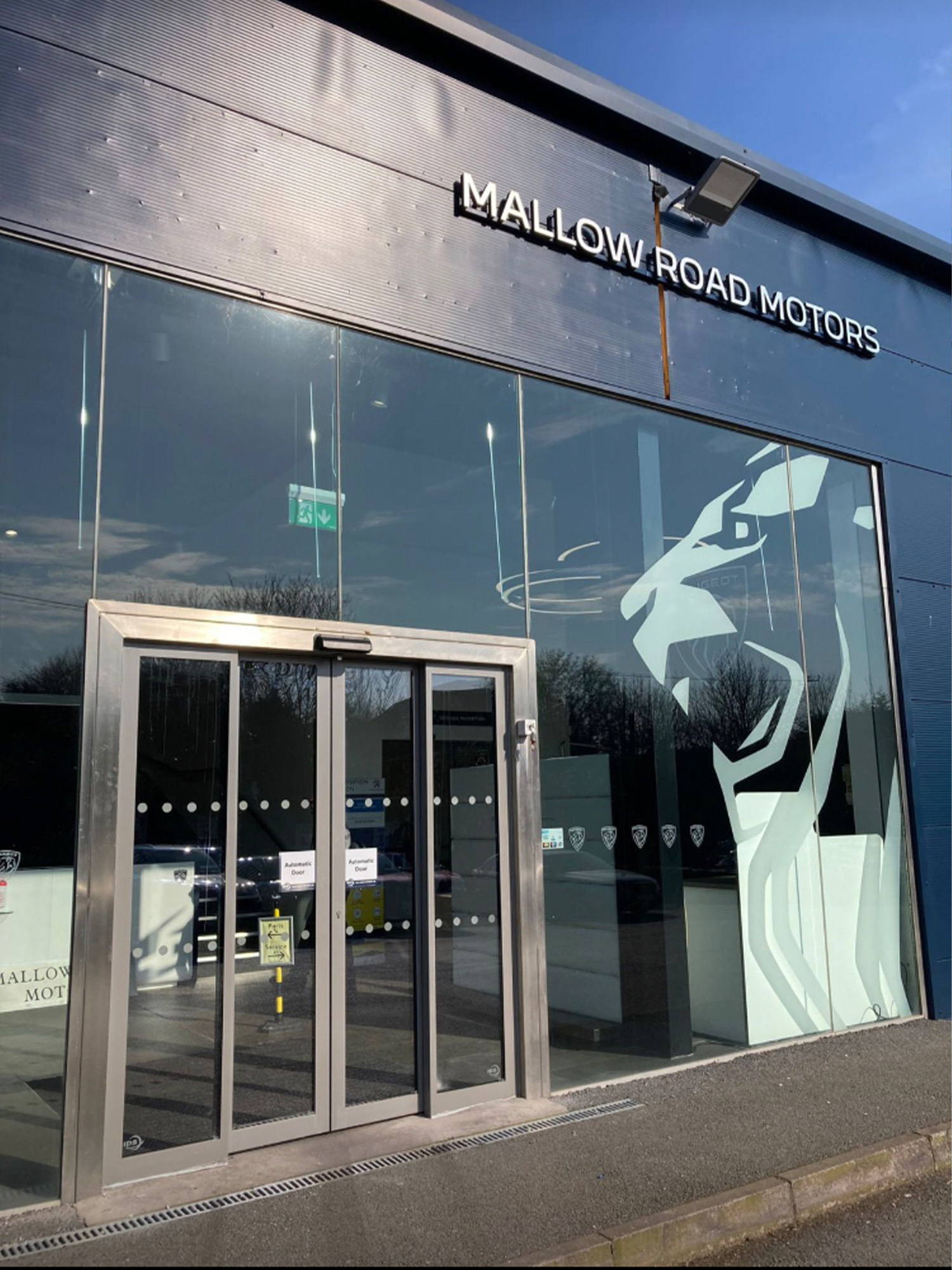 Linear Sliding Doors | IDS